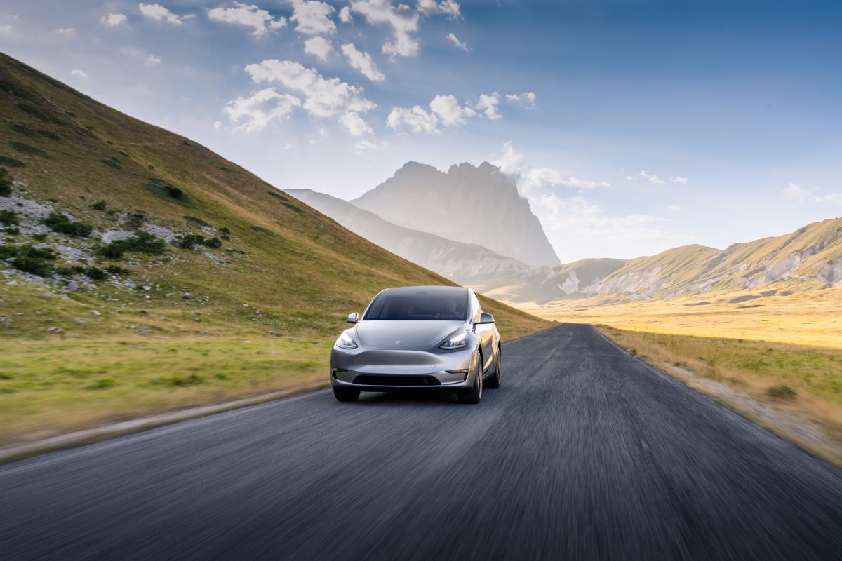 Tesla Model Y é o automóvel mais vendido globalmente